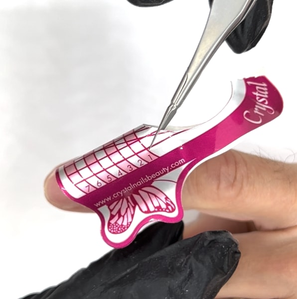 How to effectively fit a form to a wide nail - Scratch Magazine